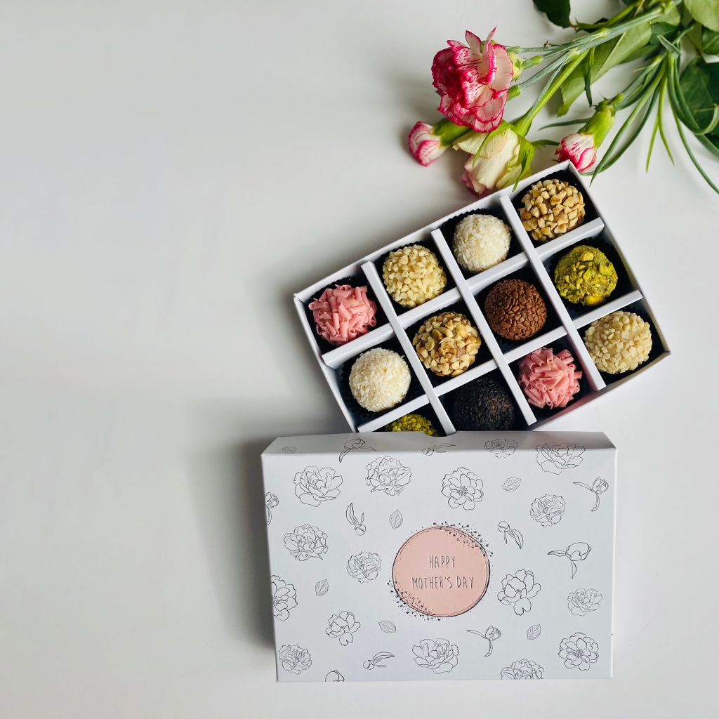 Box of 24 Brigadeiros foil printed lid - Emmys Brigadeiro